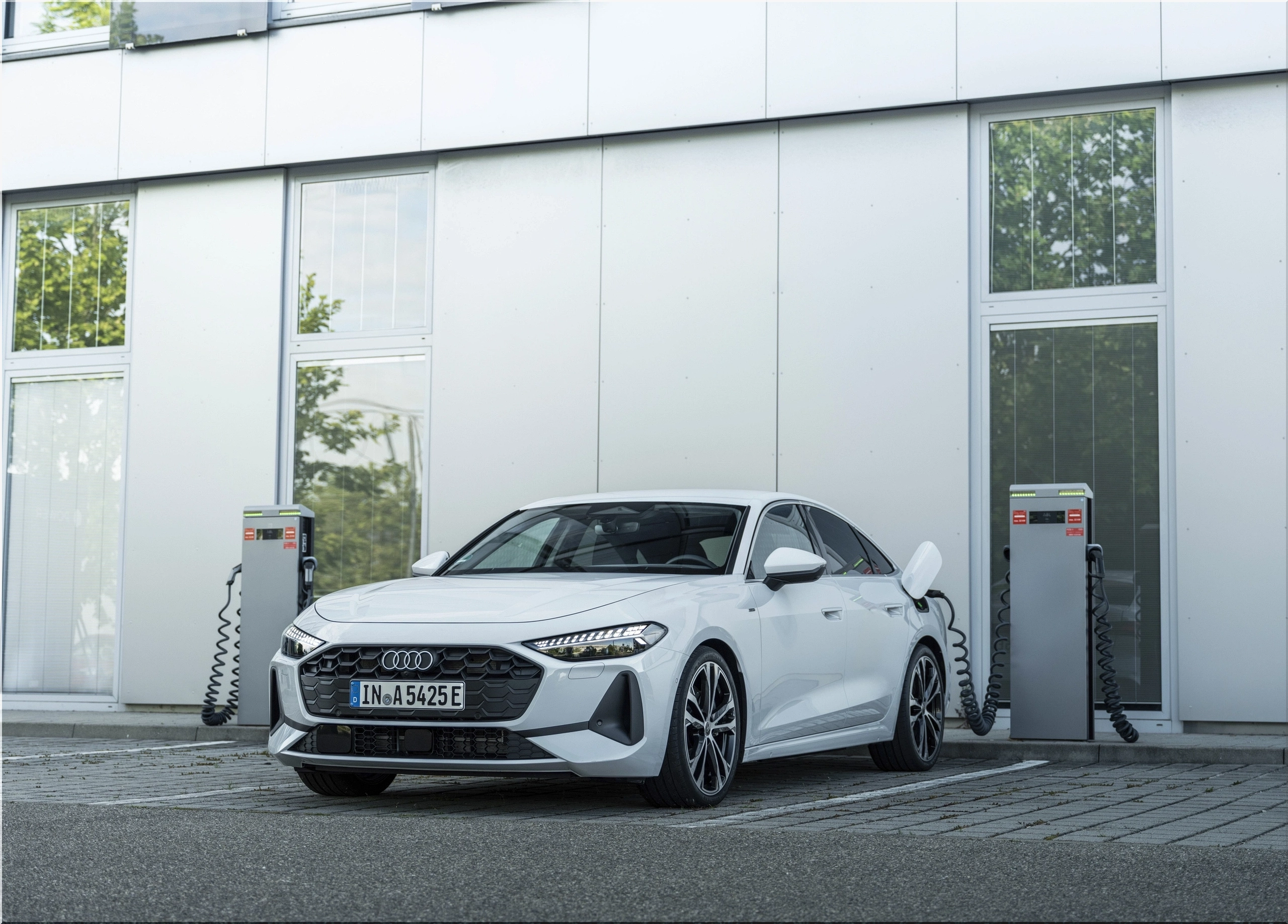 Audi A5 e-hybrid quattro Plug-In Hybrid Review: 68-Mile EV Range & AWD ...