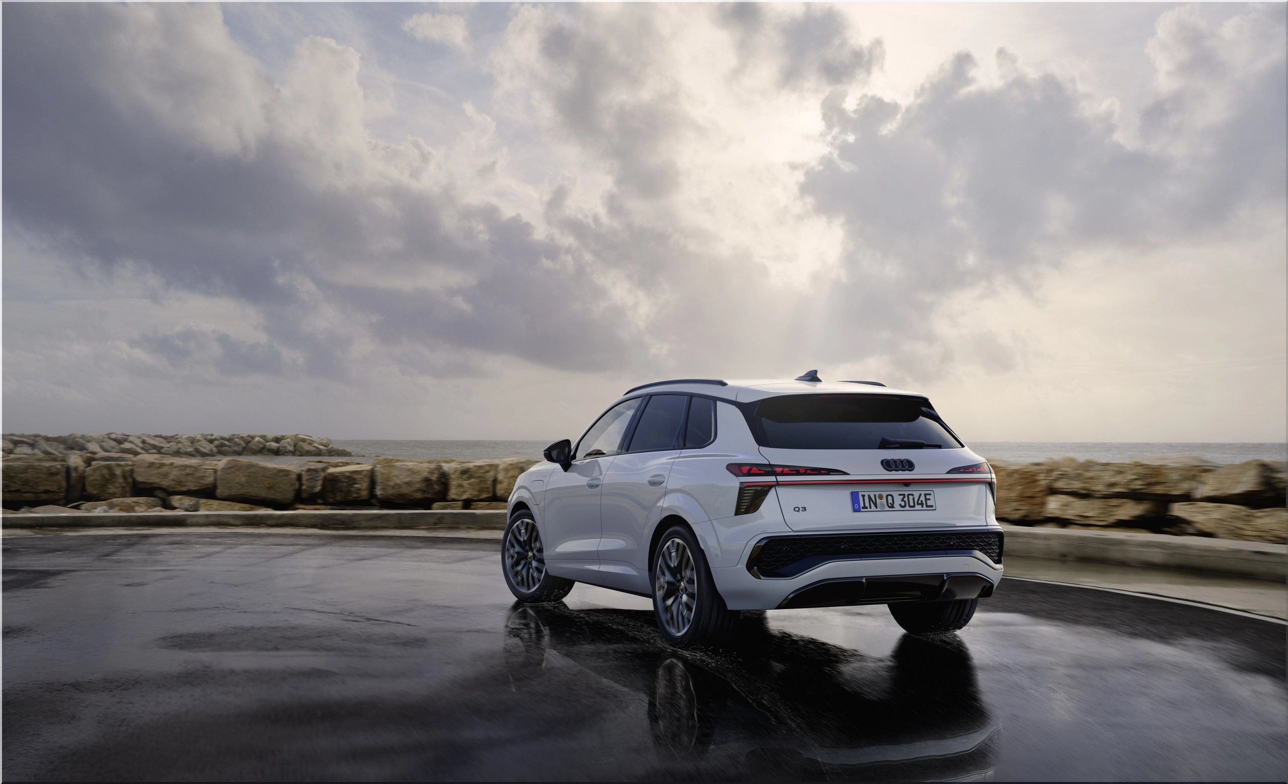 Audi Q3 e-hybrid 2026: plug-in hybrid SUV price, trims, specs | Panorica
