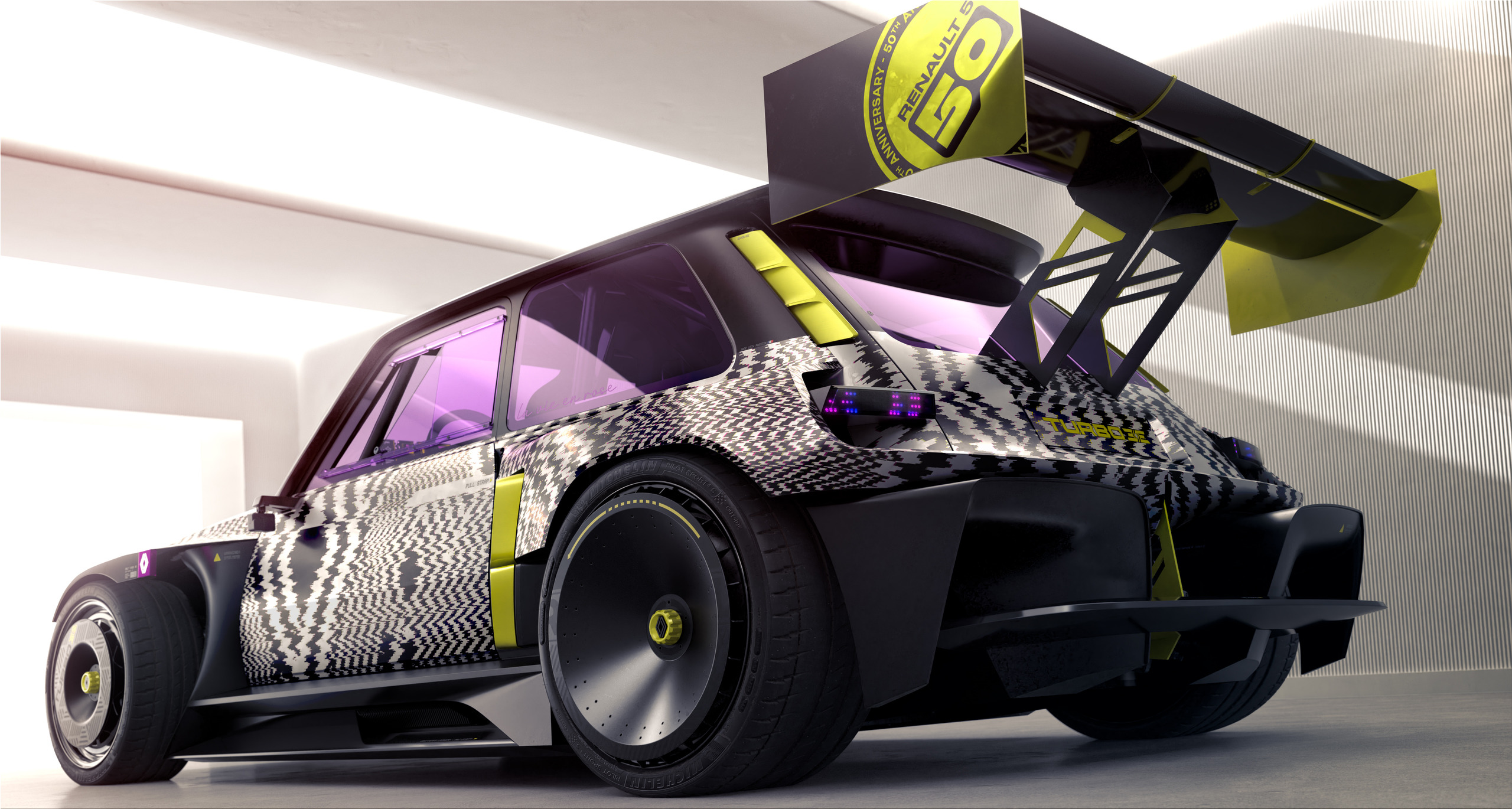 The Renault R5 Turbo E3 electric car was born for drifting | Panorica