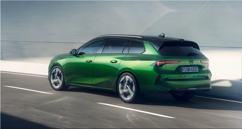 New Opel Astra Packs Hybrid, Plug-In, and Full EV Options | Panorica